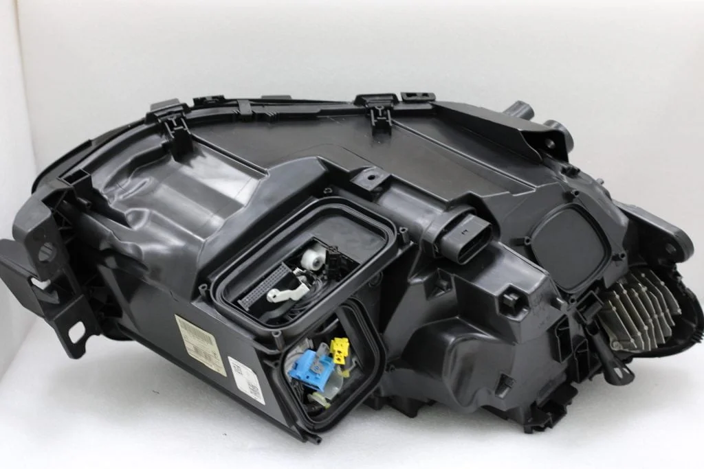 1668201159 | HeadLight Left Side USA - Salsabel Auto Spare Parts