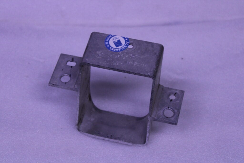 BMW Vertical Strut Left 51117399913 - Salsabel Auto Spare Parts